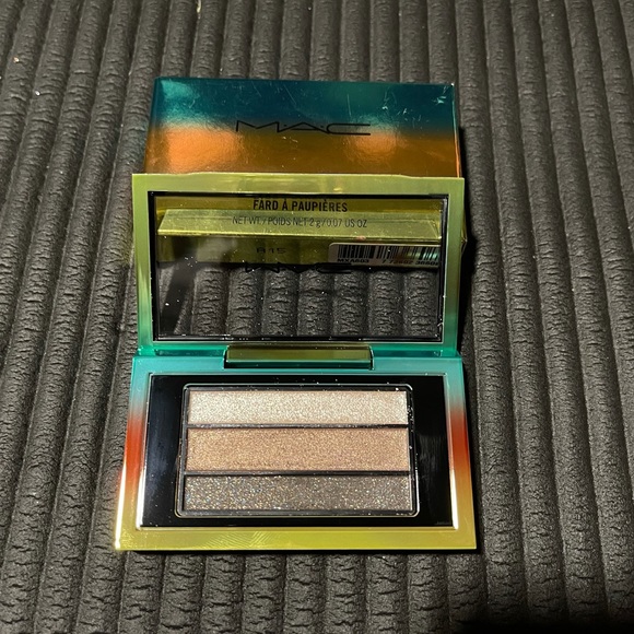 MAC Cosmetics | Makeup | Mac Veluxe Pearlfusion Shadow Palette | Poshmark